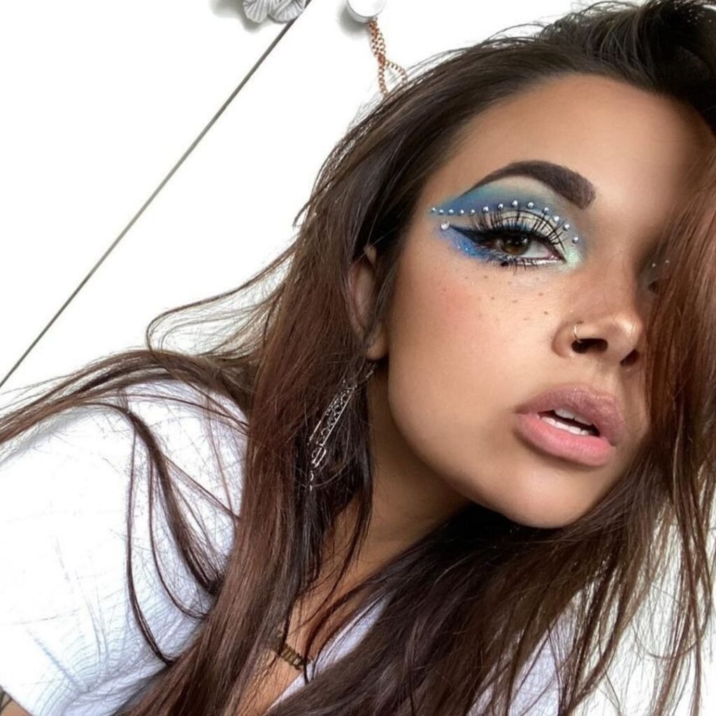 20 Best Cute Easy Makeup Looks in Blue | Mybreezylife